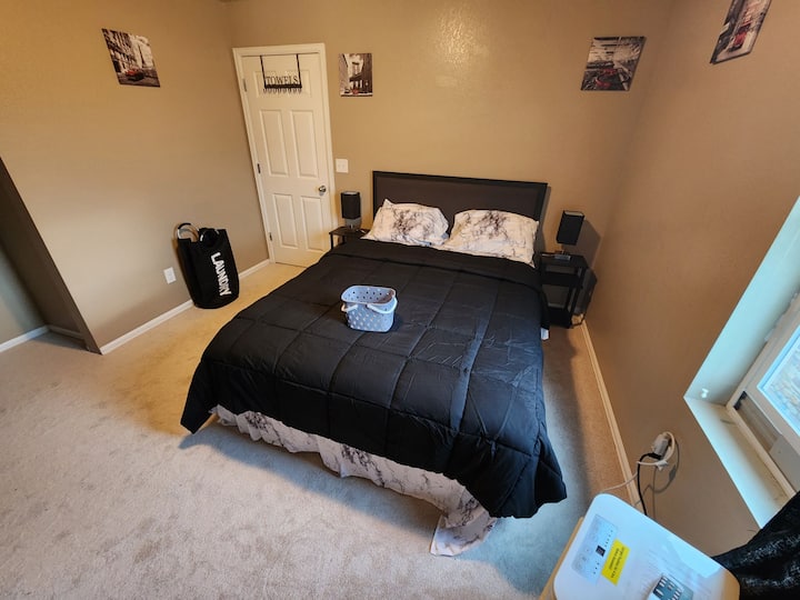 Gaylord Hotel/airport Bedroom With Shared Bath #1 - Aurora, CO