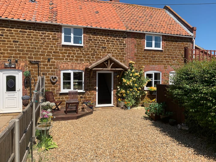 Characterful Seaside Cottage, Bedrooms In Heacham - Old Hunstanton