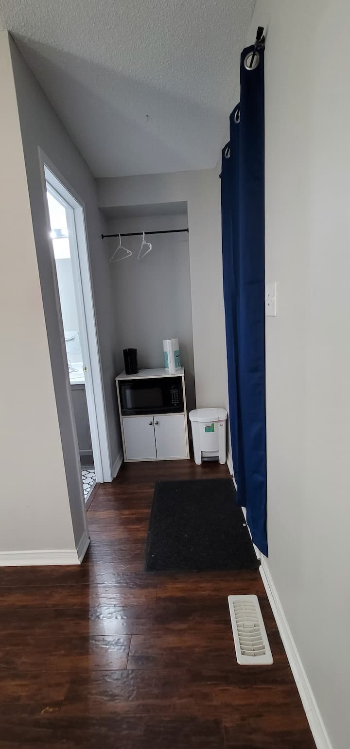 Nice Fully Private 1 Bedroom Near Ajax Casino. - Ajax