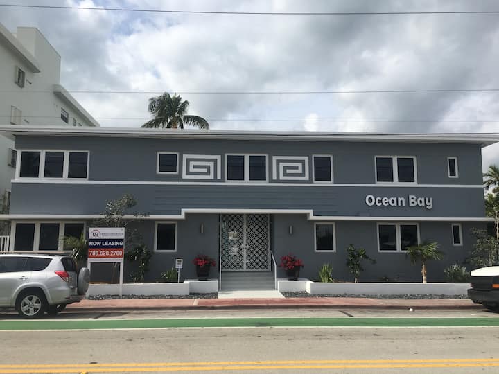 Waterfront Miami Beach Chic Loft On Indian Creek - Miami Beach, FL