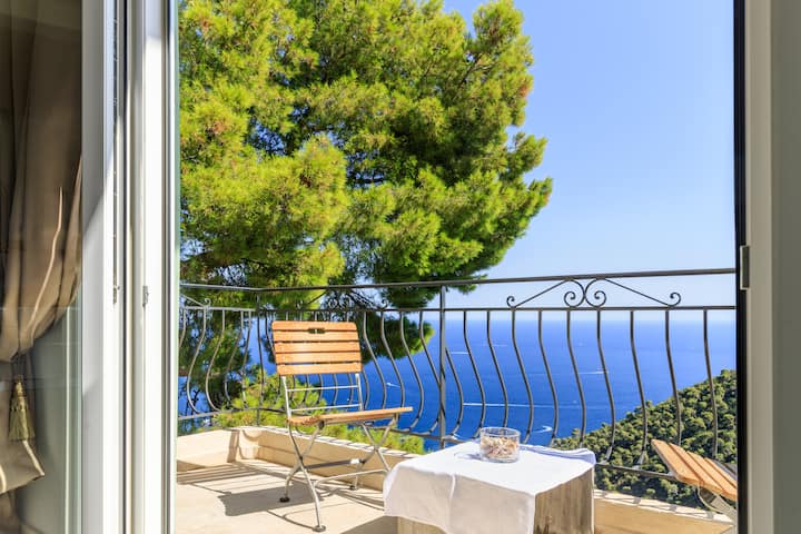 Sea View Apartment + Private Secure Parking 1 - Èze
