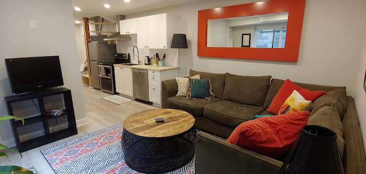 Junction Urban Escape W/parking - Toronto