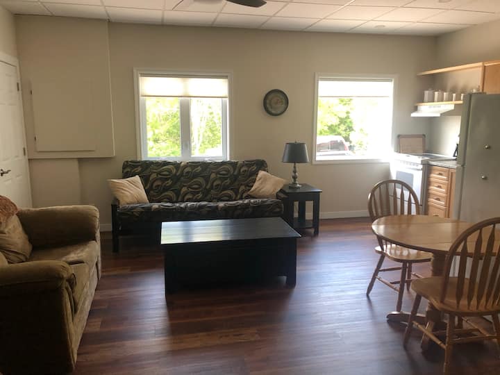 Cute, 600 Sq Ft One Bedroom Apartment - Bracebridge