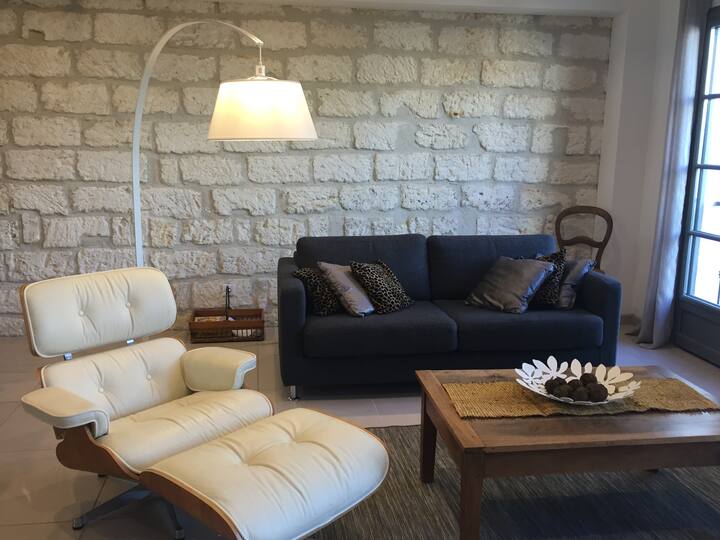 Maison Avec Patio & Piscine Au Cœur Des Remparts ! - Aigues-Mortes