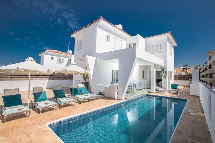 Marimar 4 Bedrooms Villa 100m From Sirena Beach - Protaras