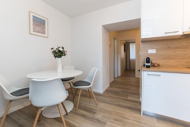 Apartment Donat - Free Parking, Self Check In - Bibinje