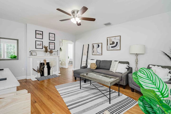 Historic Boho Bungalow, Walk To Swan Lake Downtown - Lakeland, FL