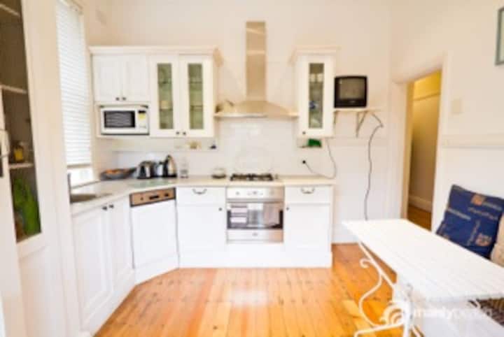 Manly Beach - Chic Cafe Lifestyle - Manly