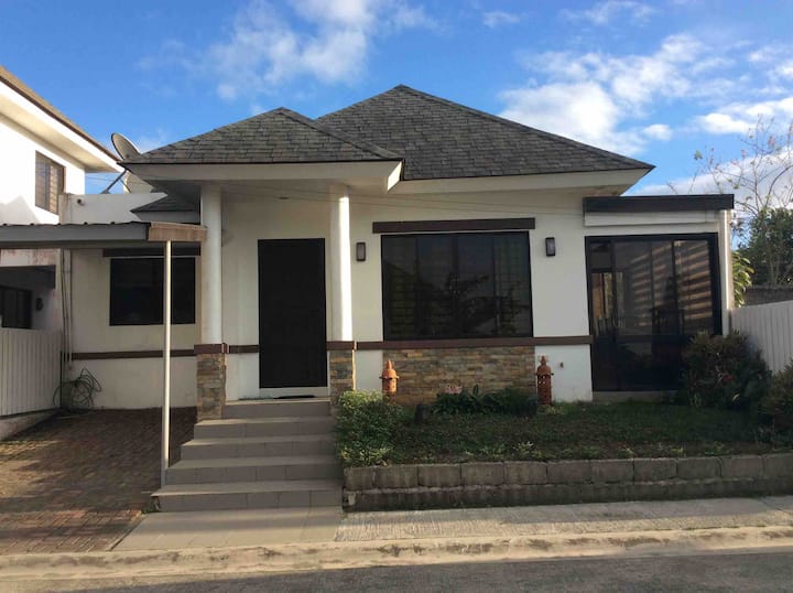 Quiet Villa Near Tagaytay Amenities - Indang