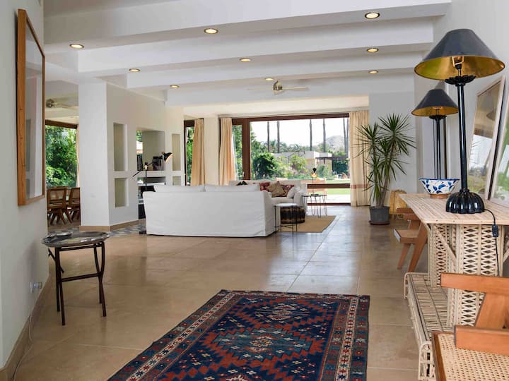 Villa Overlooking Abu Sir Pyramids - Egypt