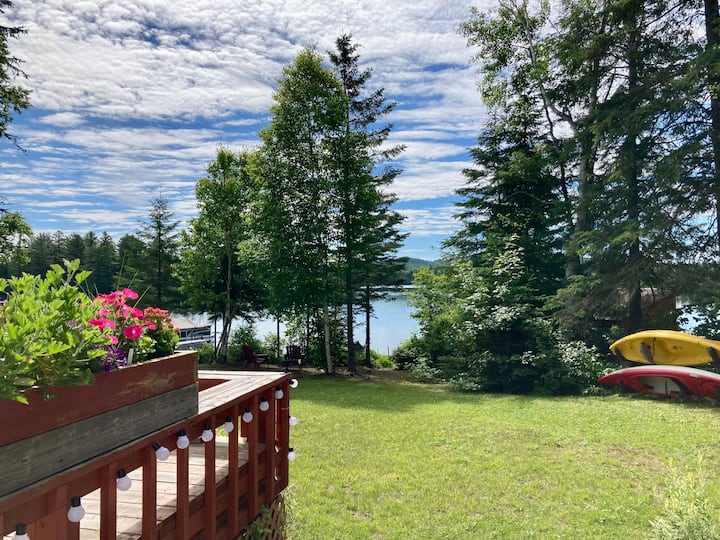 Lantier: Lac Ludger 4-bdr Lakefront Getaway - Sainte-Agathe-des-Monts