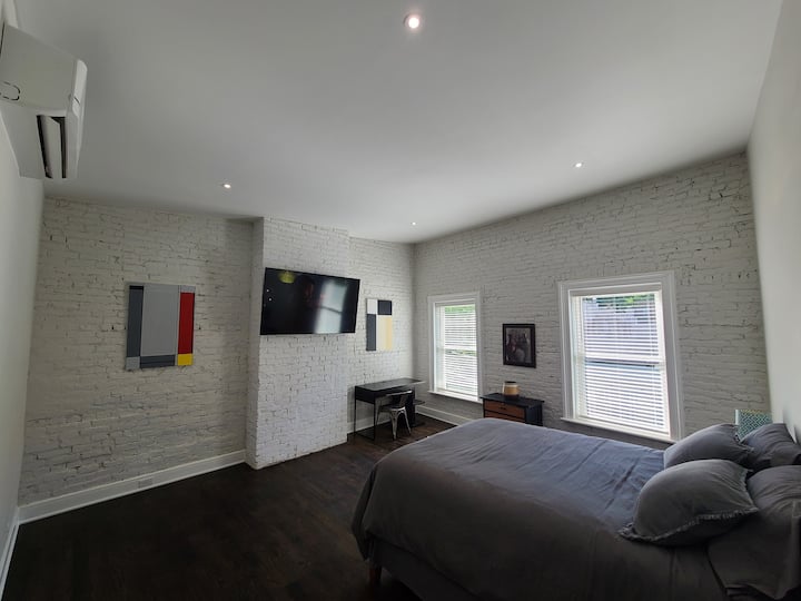 Modern One Bedroom With Free Off Street Parking - Albany, NY