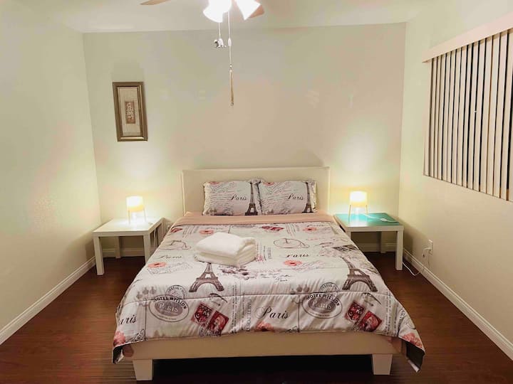 Quiet Private Room A/q Bed/tv/central Ac/sanitized - Fontana, CA