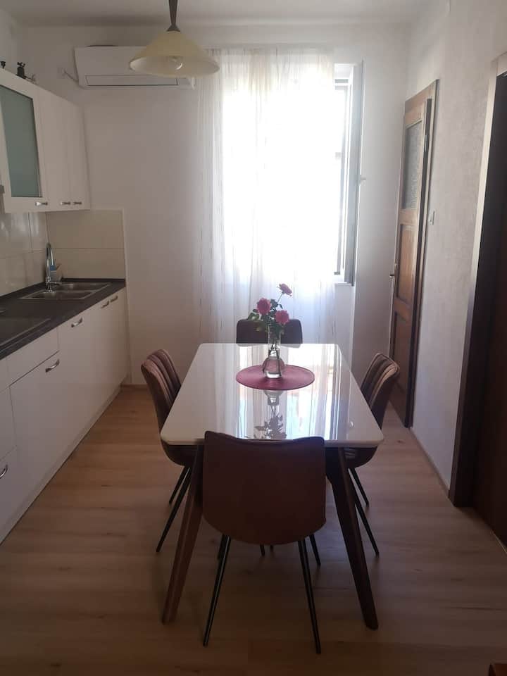 Apartment With Backyard In Split City Center - Split