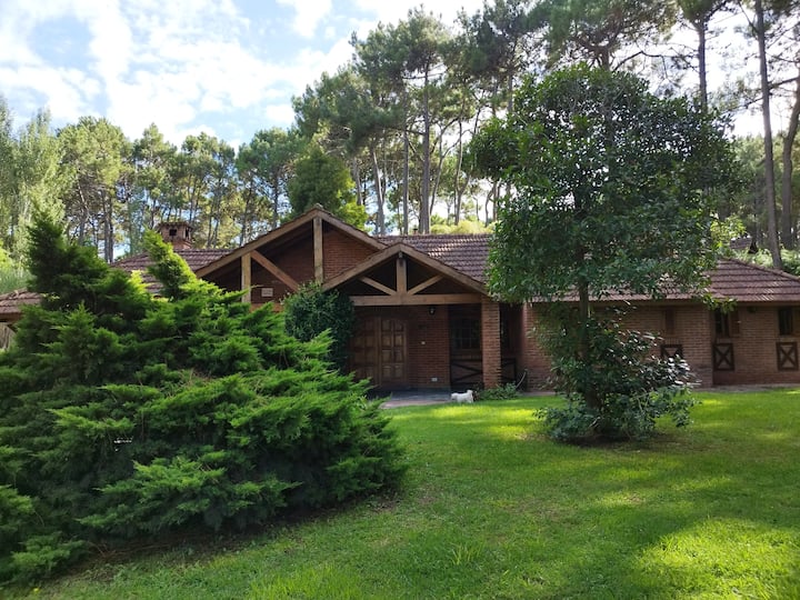 Casa De Bosque Y Playa - Pinamar