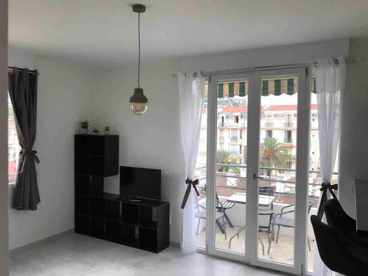 Le Repos Dans Un Joli Appartement Au Cœur De Nice - Nizza