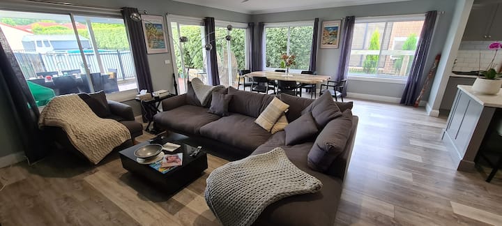 Stay In Comfort In Charming Robertson - Robertson