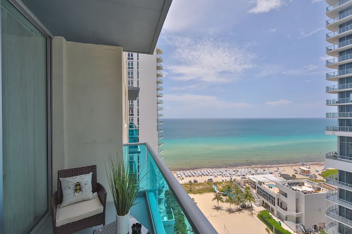 Penthouse Floor Wonderful Ocean View - North Miami Beach, FL