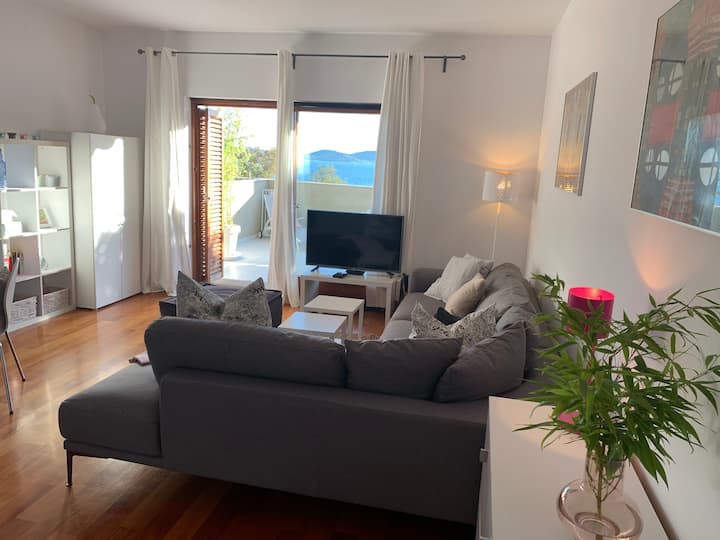 “Jana” 4 Stars Apartment By The See - Murter