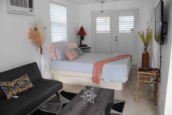 Stunning  Studio By Hard Rock Stadium And Casino - Miami Gardens, FL