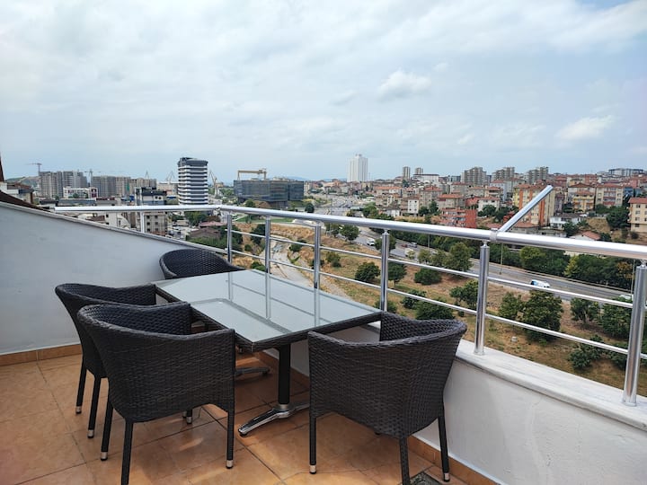 S.a.w. Airport Yakını, Teras Keyifli, Manzaralı Ev - İçmeler