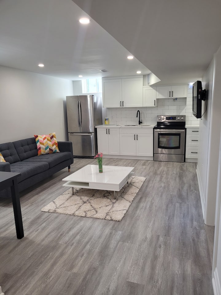 Enjoy The Quit Evening In A Safe Neighborhood - Hamilton