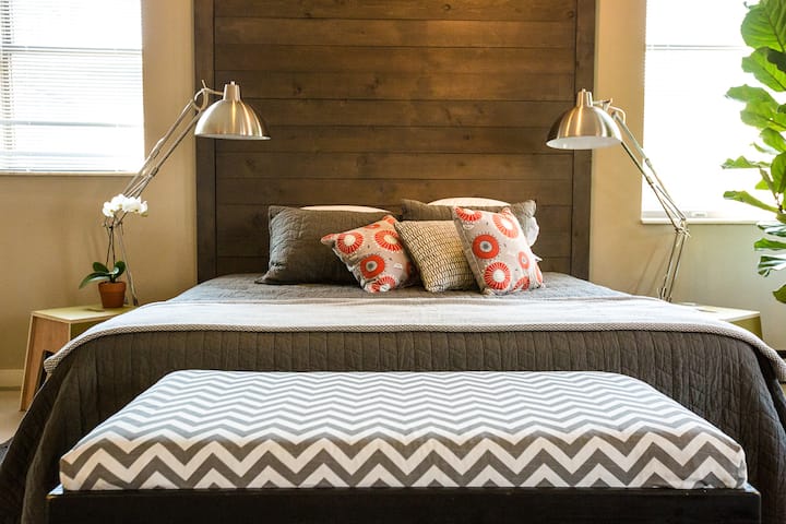 1 Blk From Arena, 3 Blks From Stadium Free Parking - 林肯