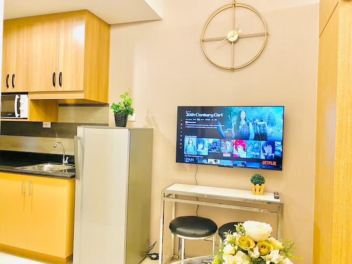 Junior Suite @T5 Grass Res.+wifi & Netflix - Quezon City