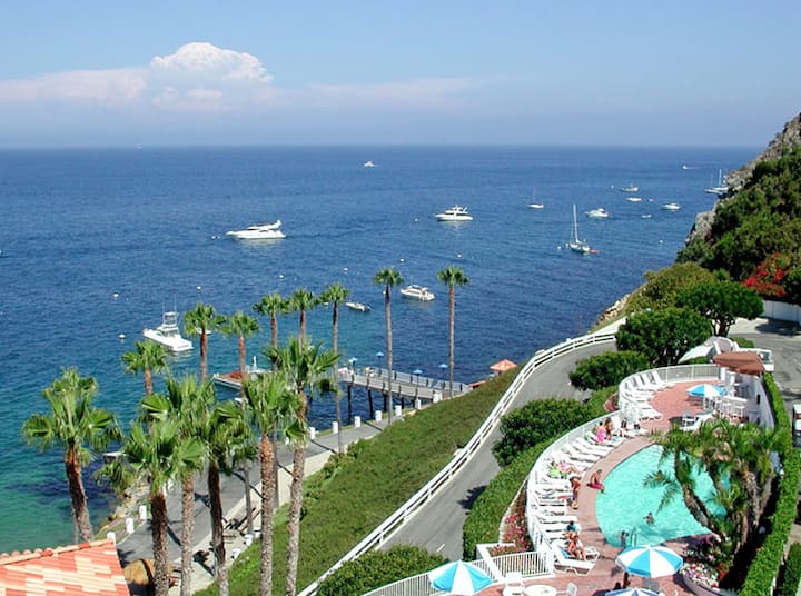 H230: 2b|2b Villa, Ocean Views, 4-seat Golf Cart - Santa Catalina Island, CA