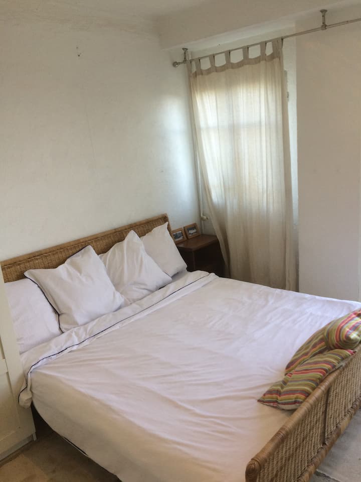 Citron Suite Auberge De La Croix Du Pape Eze - 埃茲