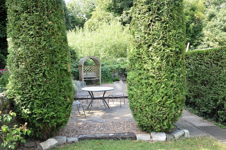 Ippleton House - Great Mix Of Town And Country - Staffordshire