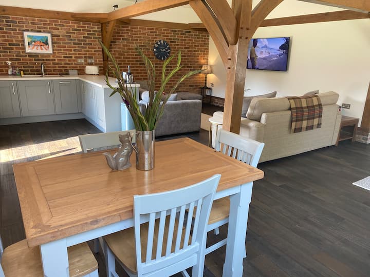 Newly Converted One Bedroom Barn In Bournemouth - Bournemouth