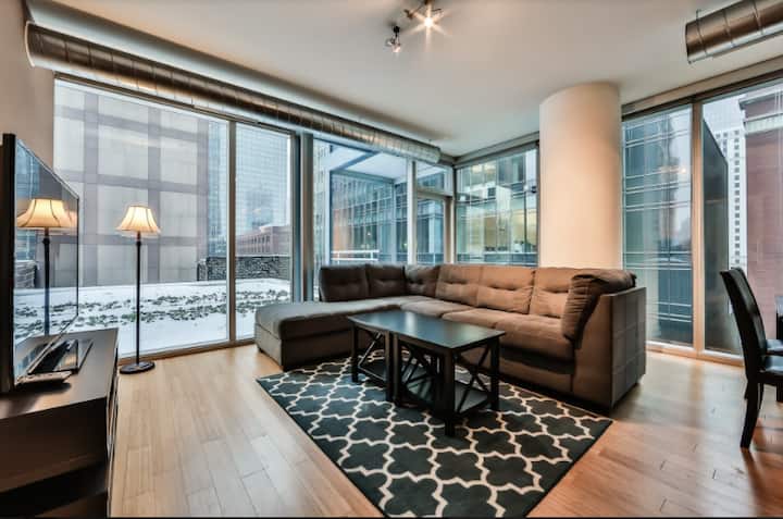 Chic Two Bedroom Two Bath Near Merchandise Mart - Chicago