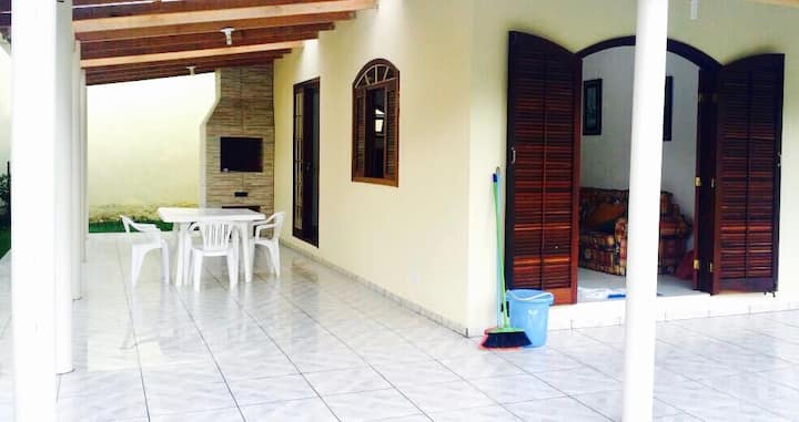 Casa Com Amplo Jardim - Matinhos