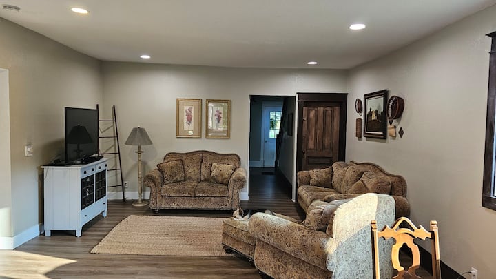 Charming Farmhouse,
Lake Access - Gun Lake, Middleville