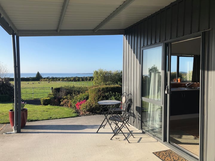 Panoramic Ocean & Mountain View’s - Studio - Kaikōura
