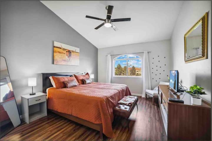Cozy Cowboy Condo - Phoenix, AZ