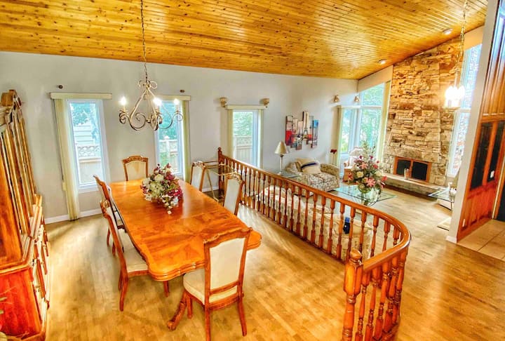 Luxury 6 Bedroom Mansion (As Seen In Disney Film) - Calgary