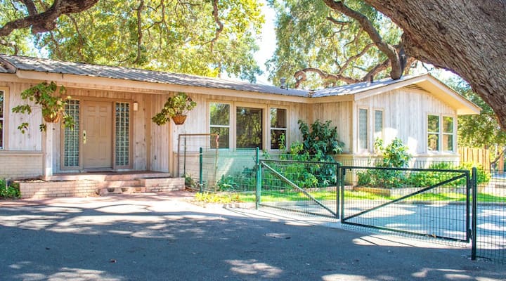 Henry Haus Vacation Home - New Braunfels, TX