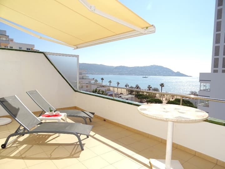 Charmant T2 Avec Vue Imprenable Sur La Baie - Roses