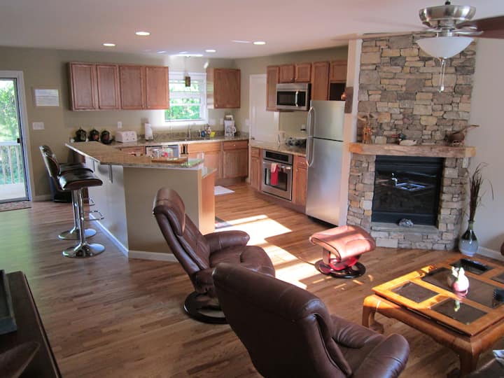 Downtown Brevard Cottage - Hot Tub - Brevard