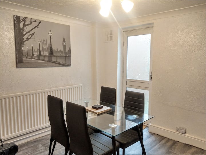 Bright And Fresh Gillingham
Room #1 - Kent