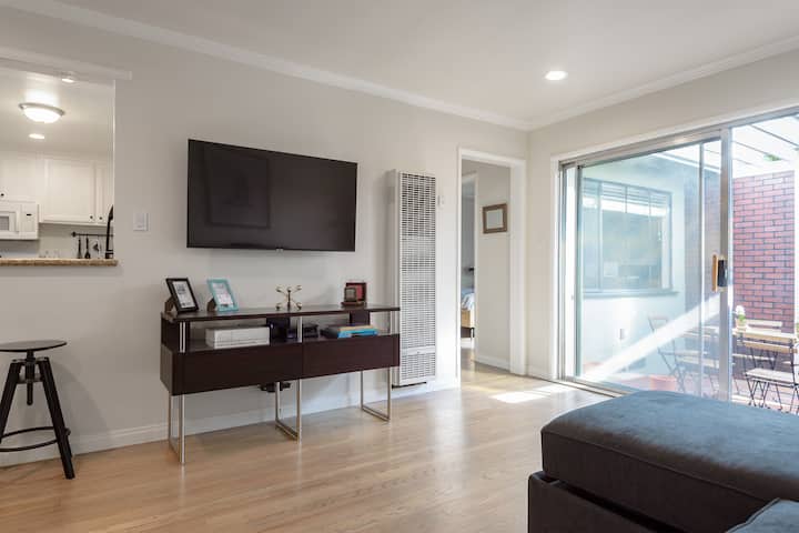 Clean And Airy Apartment In Valley Village - Los Angeles, CA