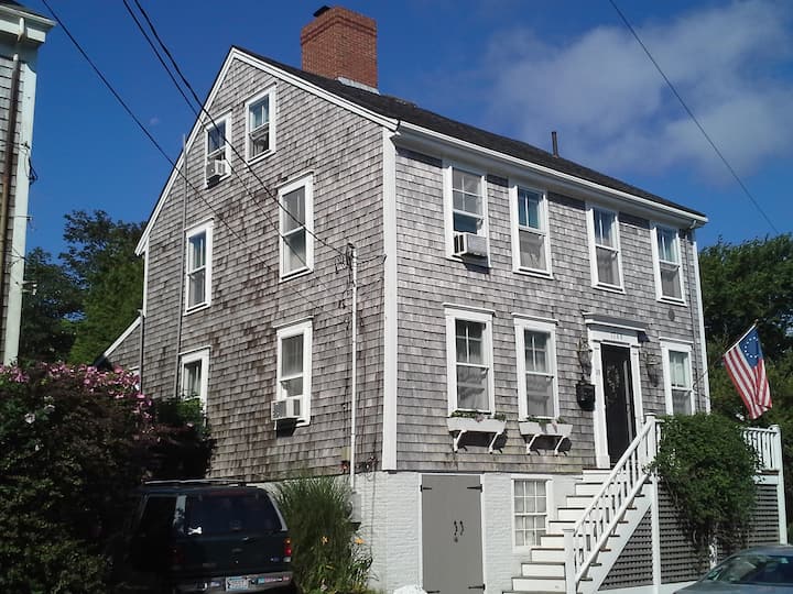 The Captain's Suite, In The Heart Of Town - 난터켓