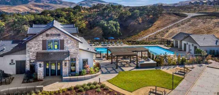 New Built Luxury Home: Hiking, Park, Golf, Parking - Danville, CA