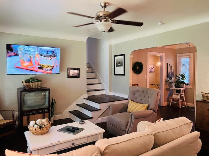 Charming Cahill Cottage+parking Near Downtown - Broadway Park, Turlock