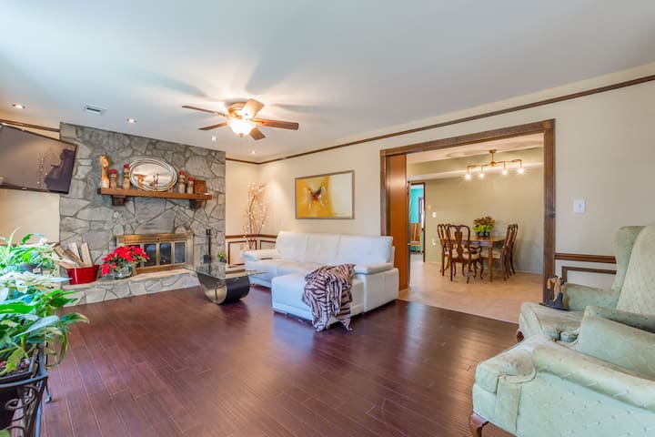 Beautiful Spacious Home, Sauna, And Fast Wifi - Marietta, GA