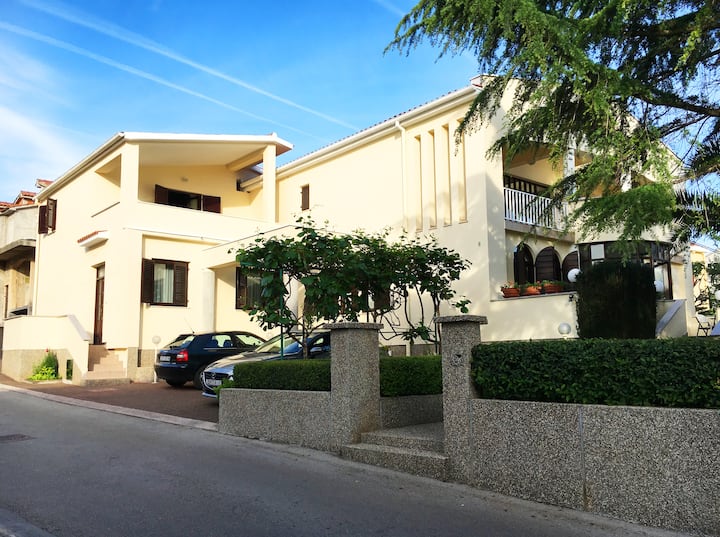 Spacious House With Balcony - Zadar