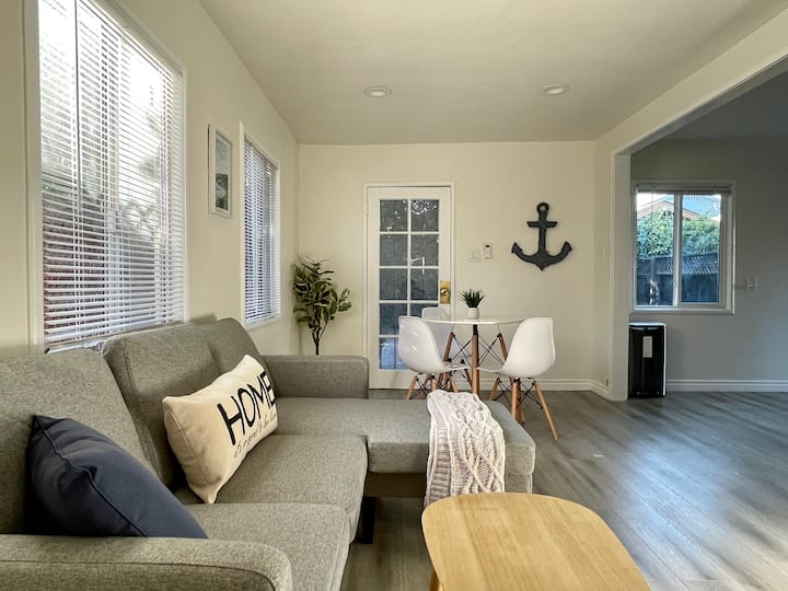 Cozy Renovated Home W/ Backyard - Long Beach, CA