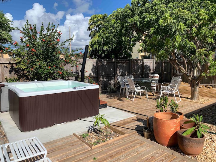 Casa Lavie With Hot Tub One Block From The Ocean - Pompano Beach, FL